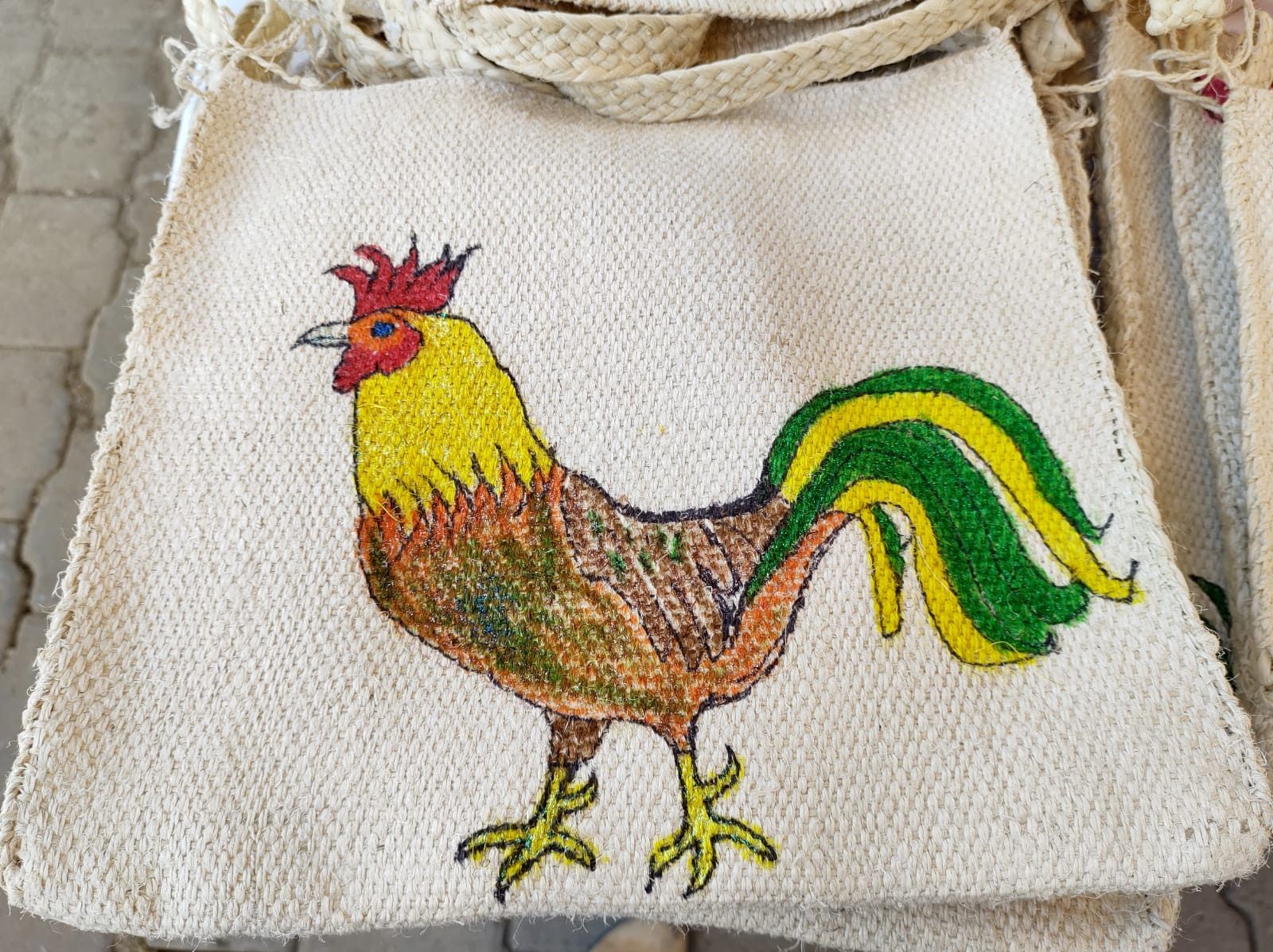 Ubaldo Morales, maestro artesano que elabora morrales y bolsas con ...